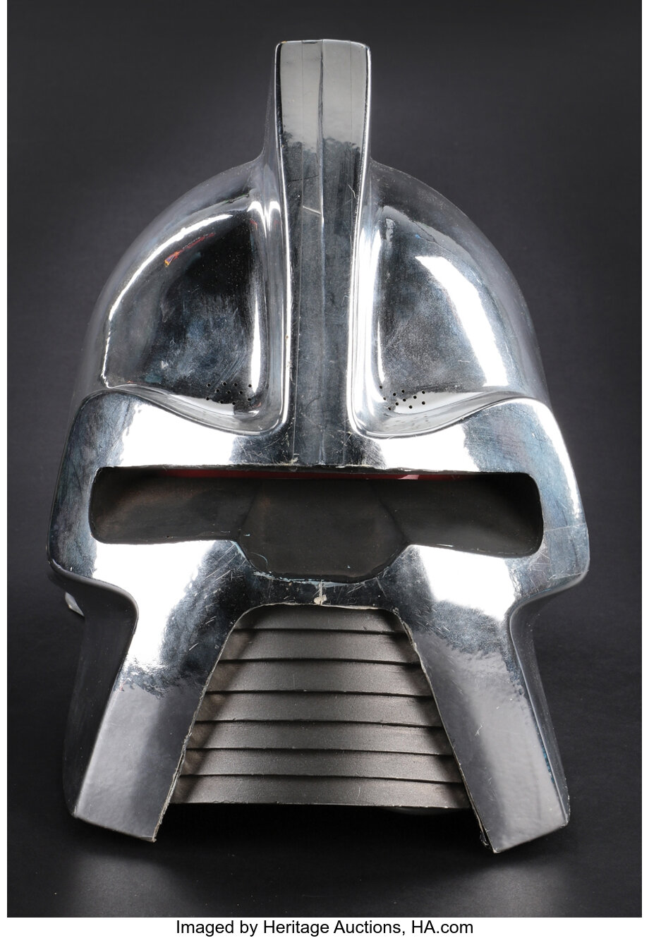 Silver "Cylon Centurion" helmet from Battlestar Galactica.... | Lot ...
