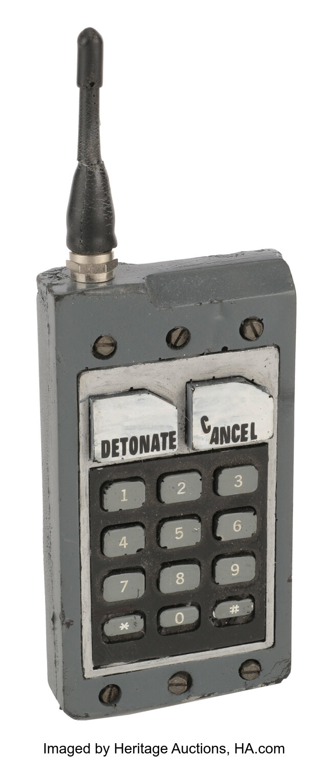 John Travolta "Vic Deakins" detonation device from Broken Arrow ...