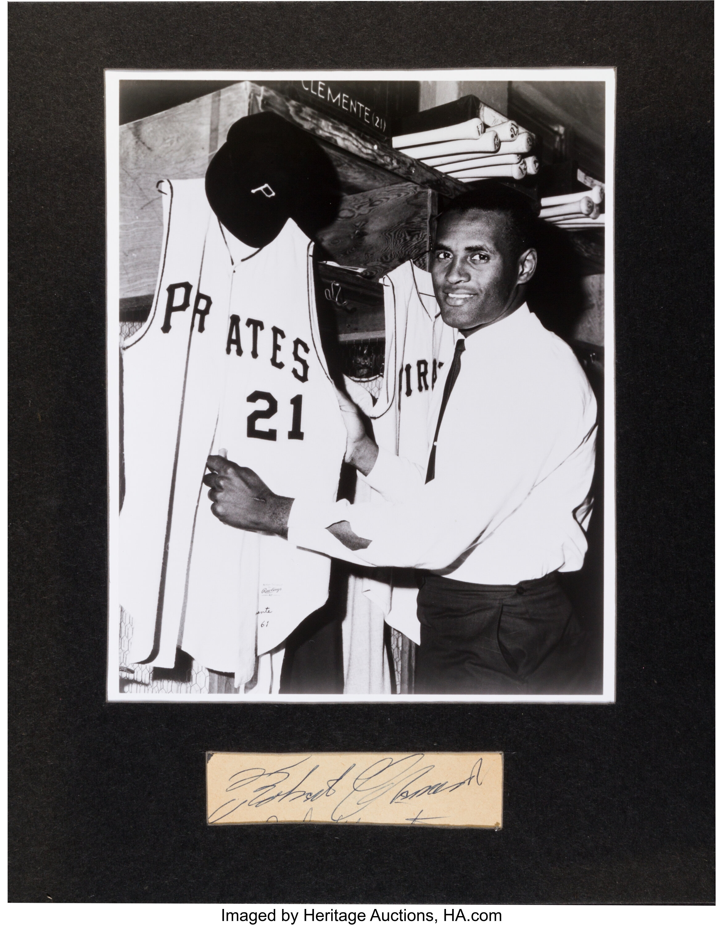 Circa 1960 Roberto Clemente Signed Display. ... Baseball | Lot #81436 ...